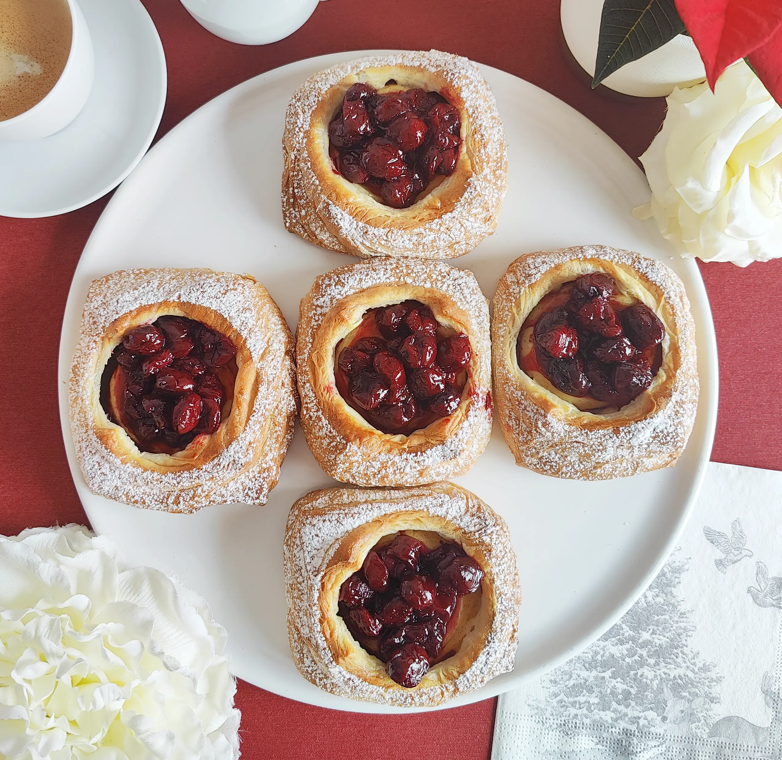 🍒🥐 Danishes with sour cherries and pastry cream